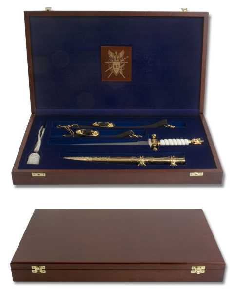 German Navy Dagger Presentation Box - All Questions